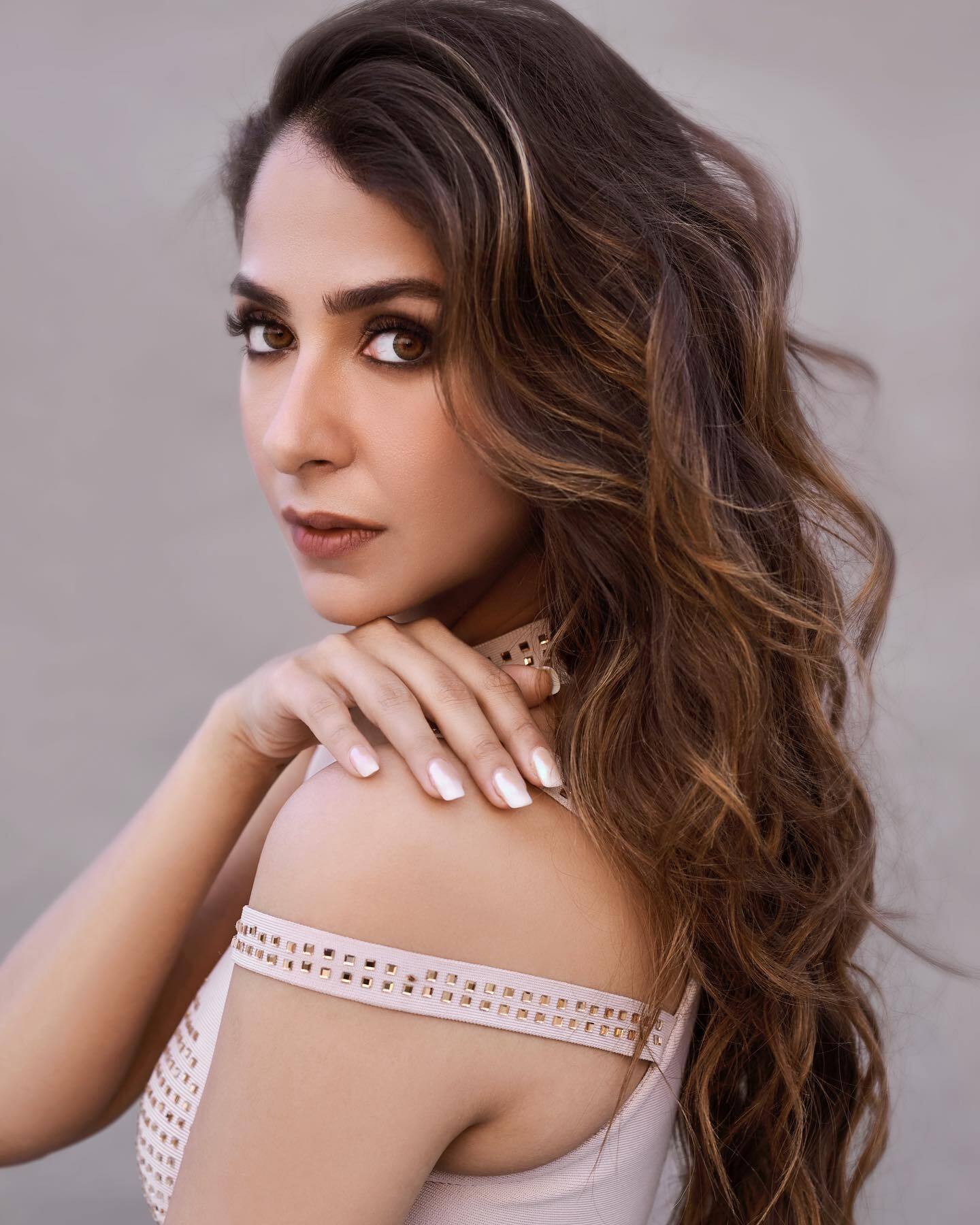 बेहद खूबसूरत हैं Malvika Raaj, कभी निभाया था फिल्म में करीना कपूर के ...