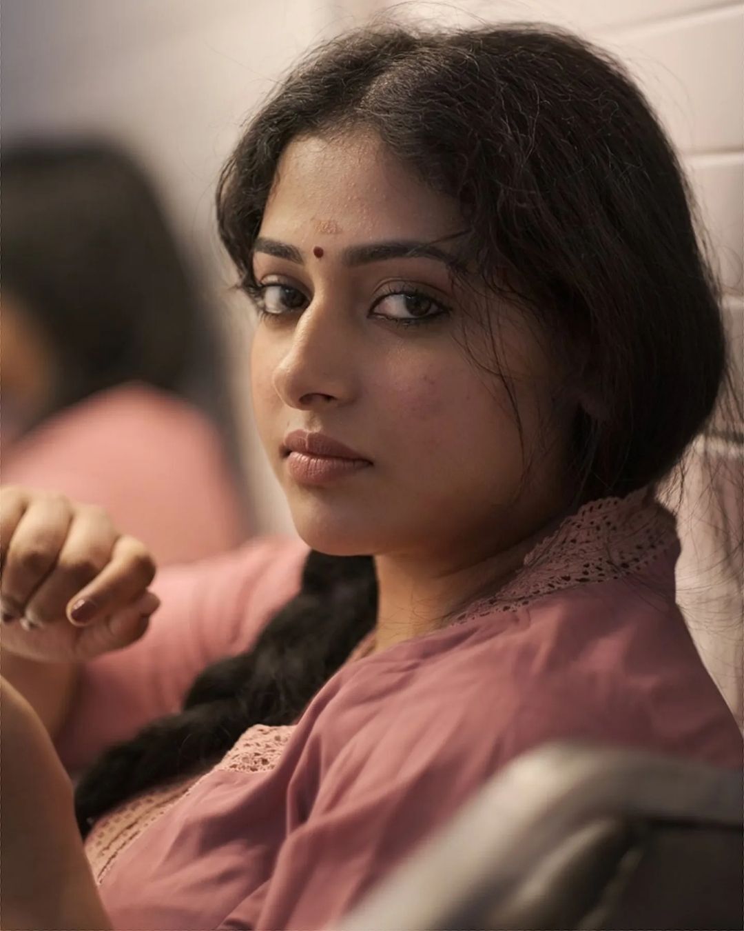 Anu sithara's new look in saree goes viral, traditional look of anu ...