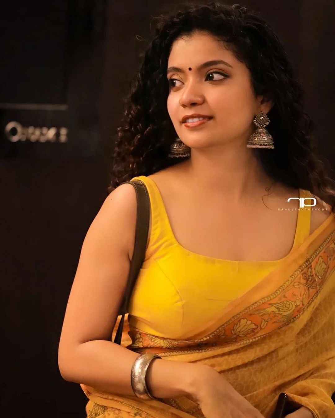 Mollywood Actress Anna Ben Nayarambalam Look Gorgeous in Yellow Saree ...