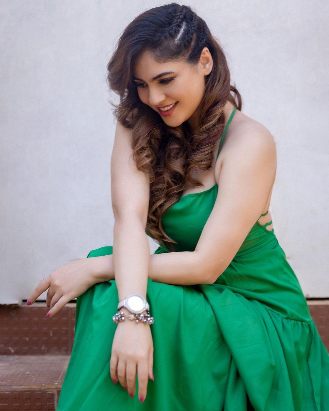 PHOTOS : வாவ்.. என்ன ஒரு அழகு! பச்சை உடையில் சும்மா நச்சுனு போஸ் ...