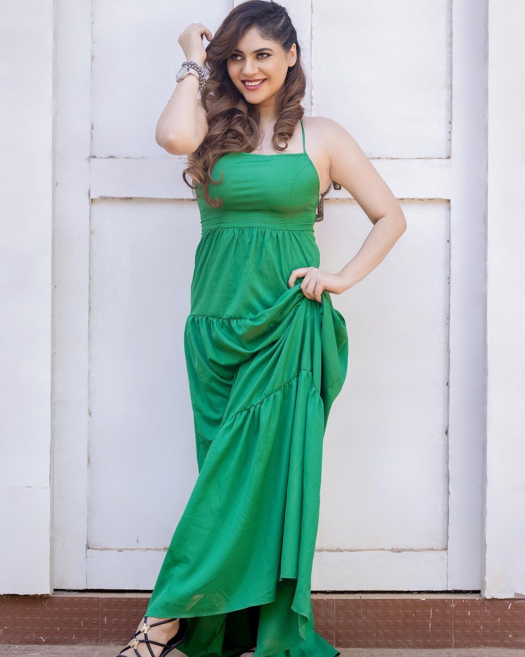 PHOTOS : வாவ்.. என்ன ஒரு அழகு! பச்சை உடையில் சும்மா நச்சுனு போஸ் ...