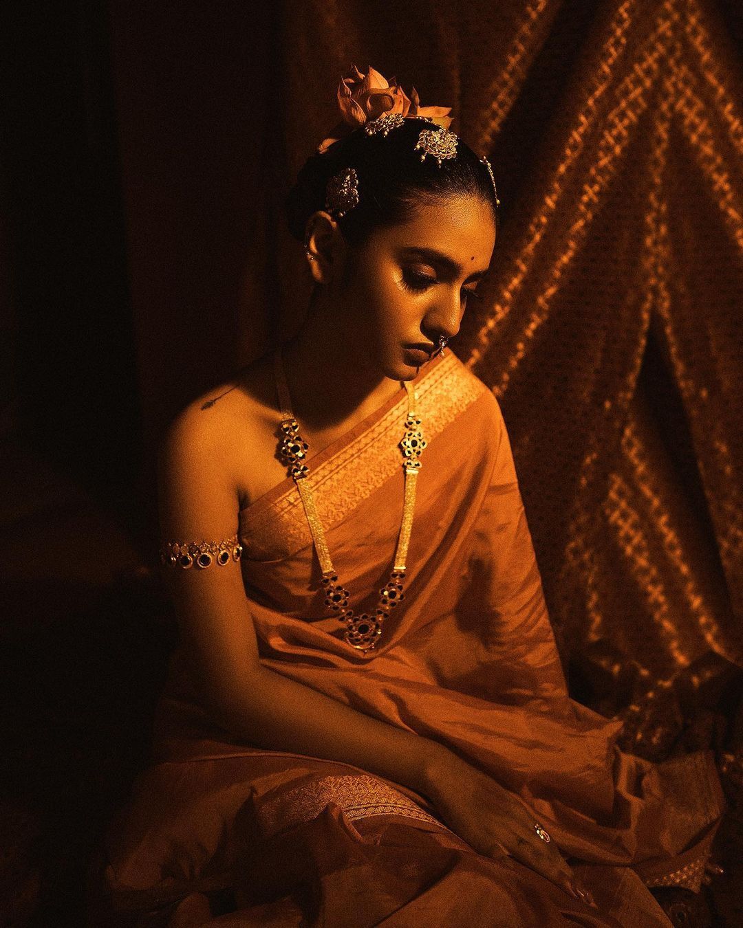 PHOTOS : அடடே.. என்ன இப்படி மாறிட்டீங்க ? அந்த காலத்துக்கே சென்ற பிரியா ...