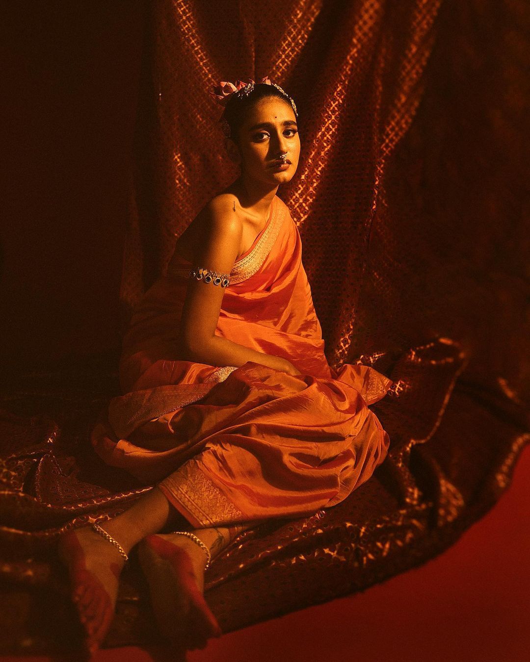 PHOTOS : அடடே.. என்ன இப்படி மாறிட்டீங்க ? அந்த காலத்துக்கே சென்ற பிரியா ...