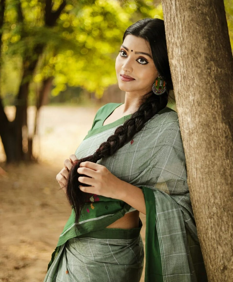 PHOTOS : ப்பா.. வர்ணிக்க வார்த்தைகளே இல்லை.. சேலையில் சொக்கவைக்கும் ...