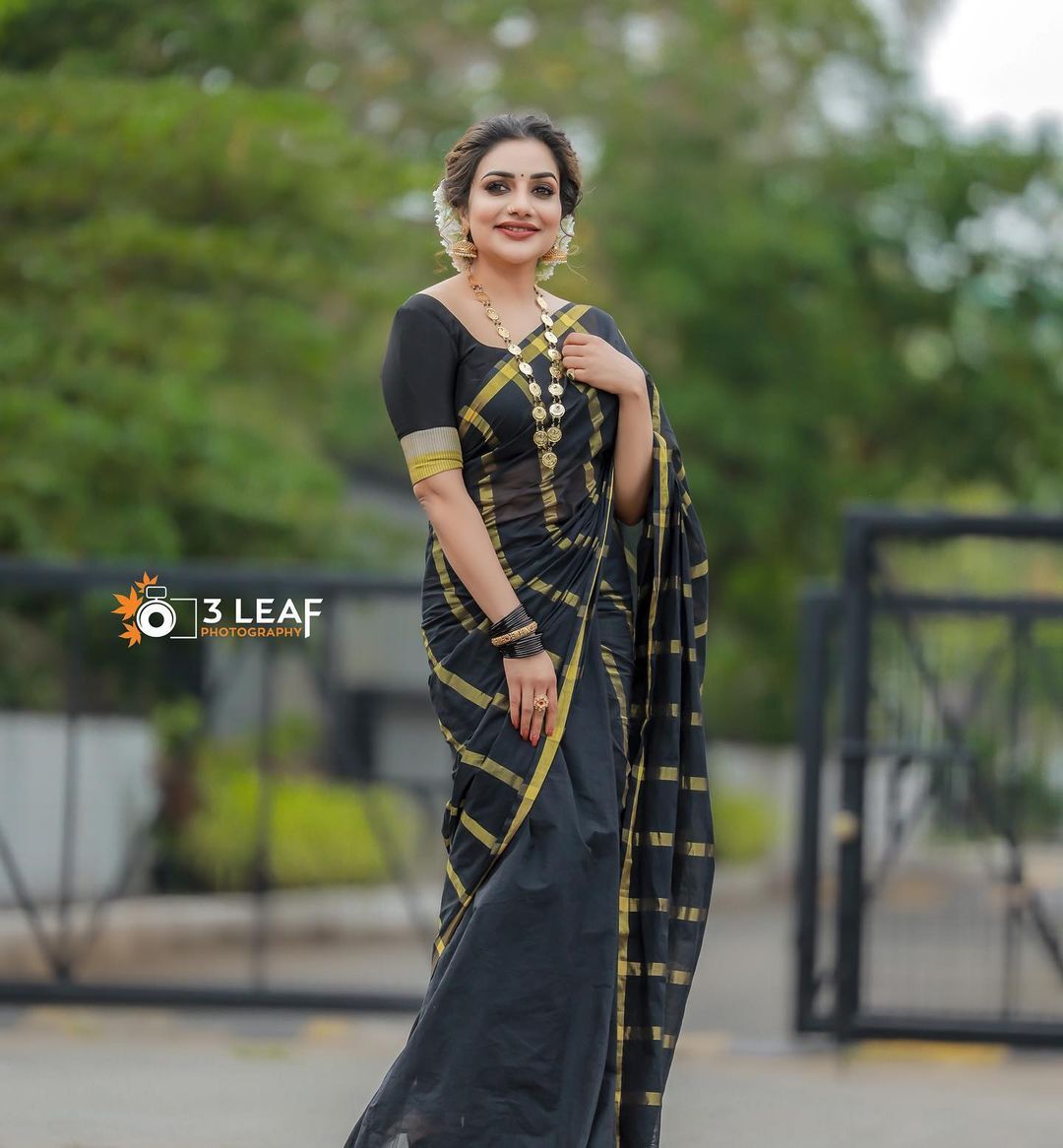 Singer-Anchor Rimi Tomy Looks Stunning in Latest Pics | പ്രായം അന്നന്ന് ...