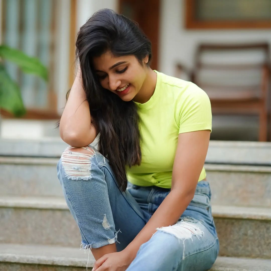 South Actress Mirna Menon Latest Glamorous Clicks from Beach, See Pics ...