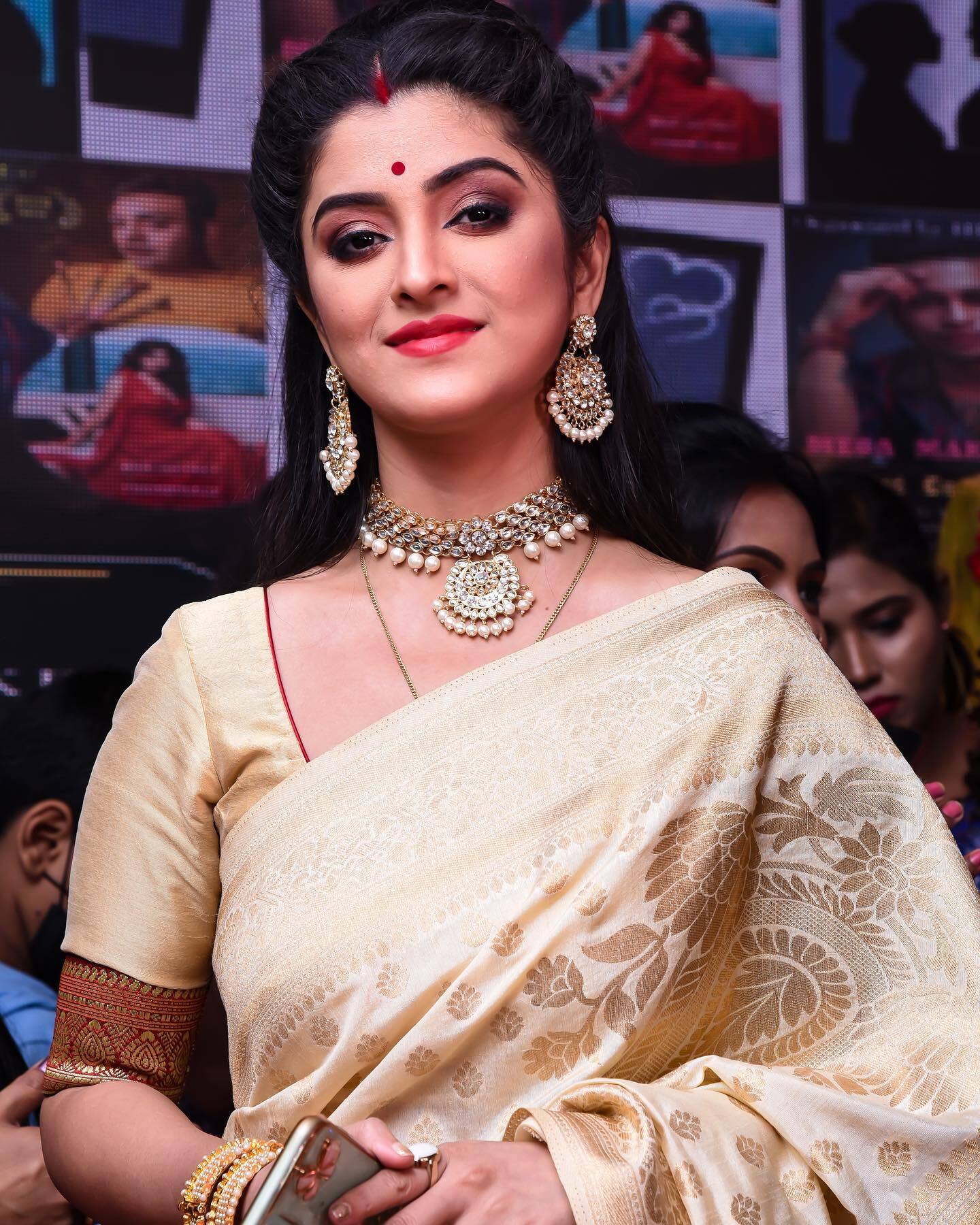 জীবনের নতুন ইনিংস শুরু করতে চলেছেন ‘‌যমুনা ঢাকি’‌, দেবের বিপরীতে অভিনয় ...