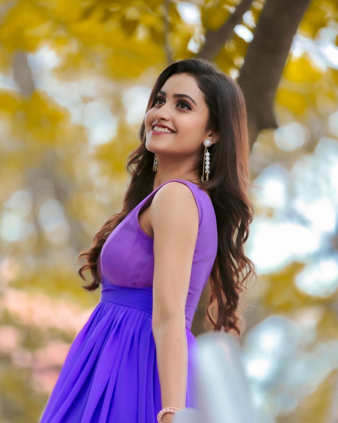 పొట్టి డ్రెస్ లో దీపికా పిల్లి అందాలు అదుర్స్..! | Anchor Deepika Pilli glamorous Photos in mini ...