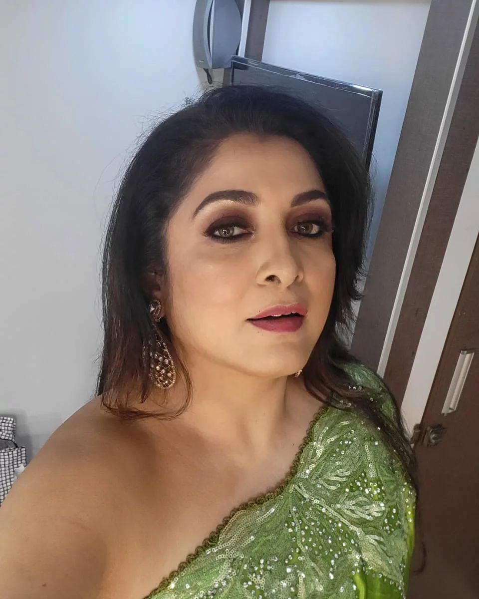 south indian actress ramya krishnan new looks in saree goes viral ...