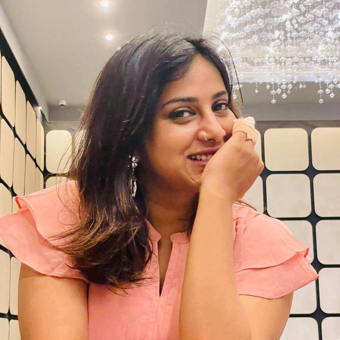 Actress Anna Reshma Rajan's new photos goes viral | എന്തിനേറെ ക്യാപ്ഷന് ...