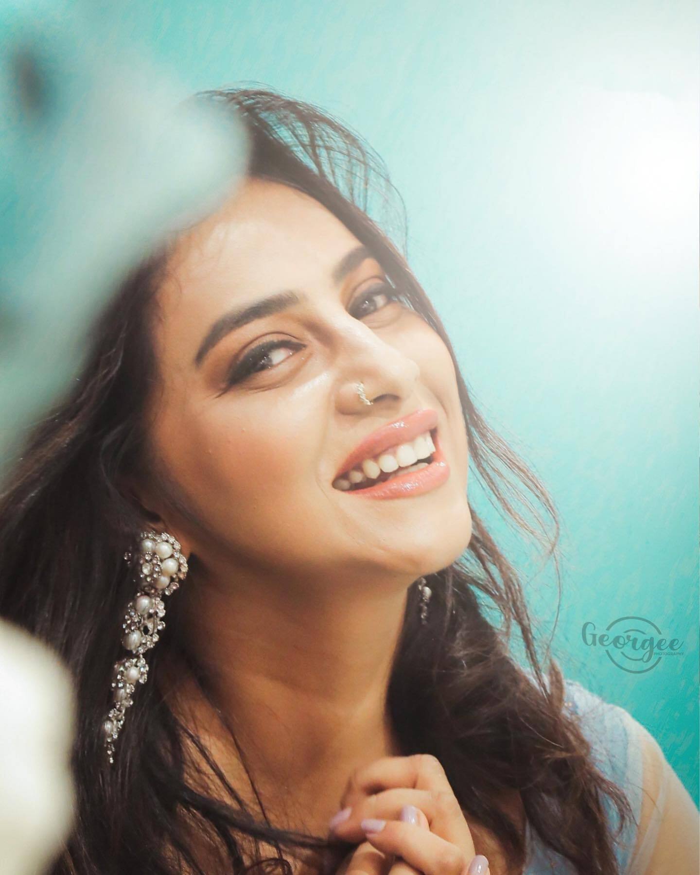 Actress Anna Reshma Rajan's new photos goes viral | എന്തിനേറെ ക്യാപ്ഷന് ...