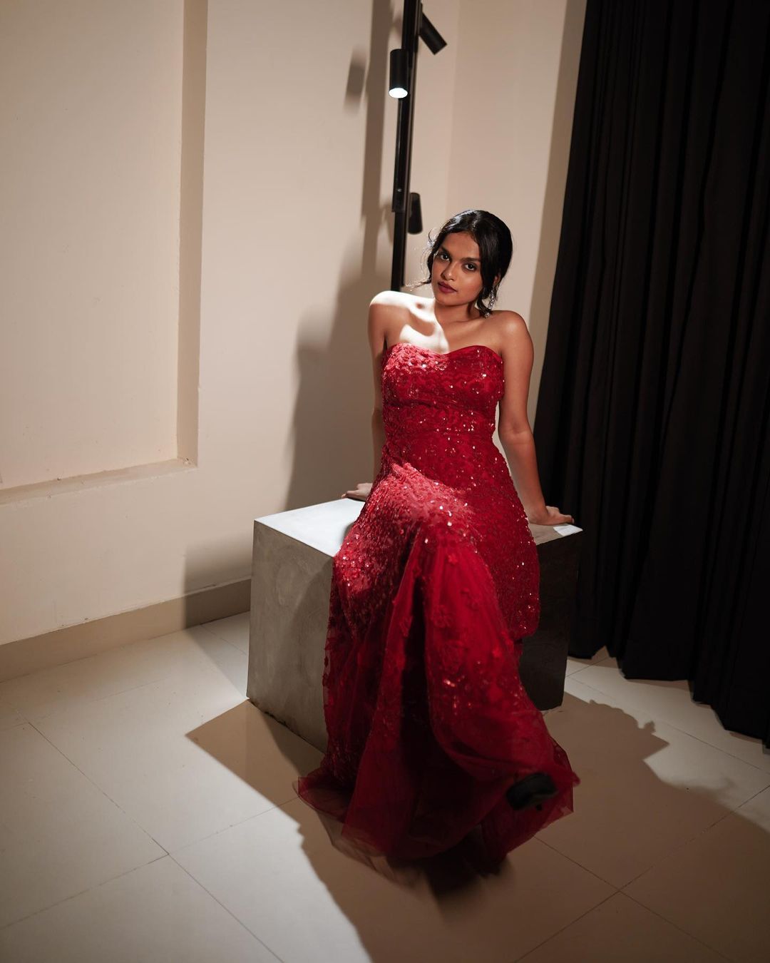 Actress Gopika Ramesh Stunning Look In Red Goes Viral | ഹോട്ട് ആന്‍ഡ് ...