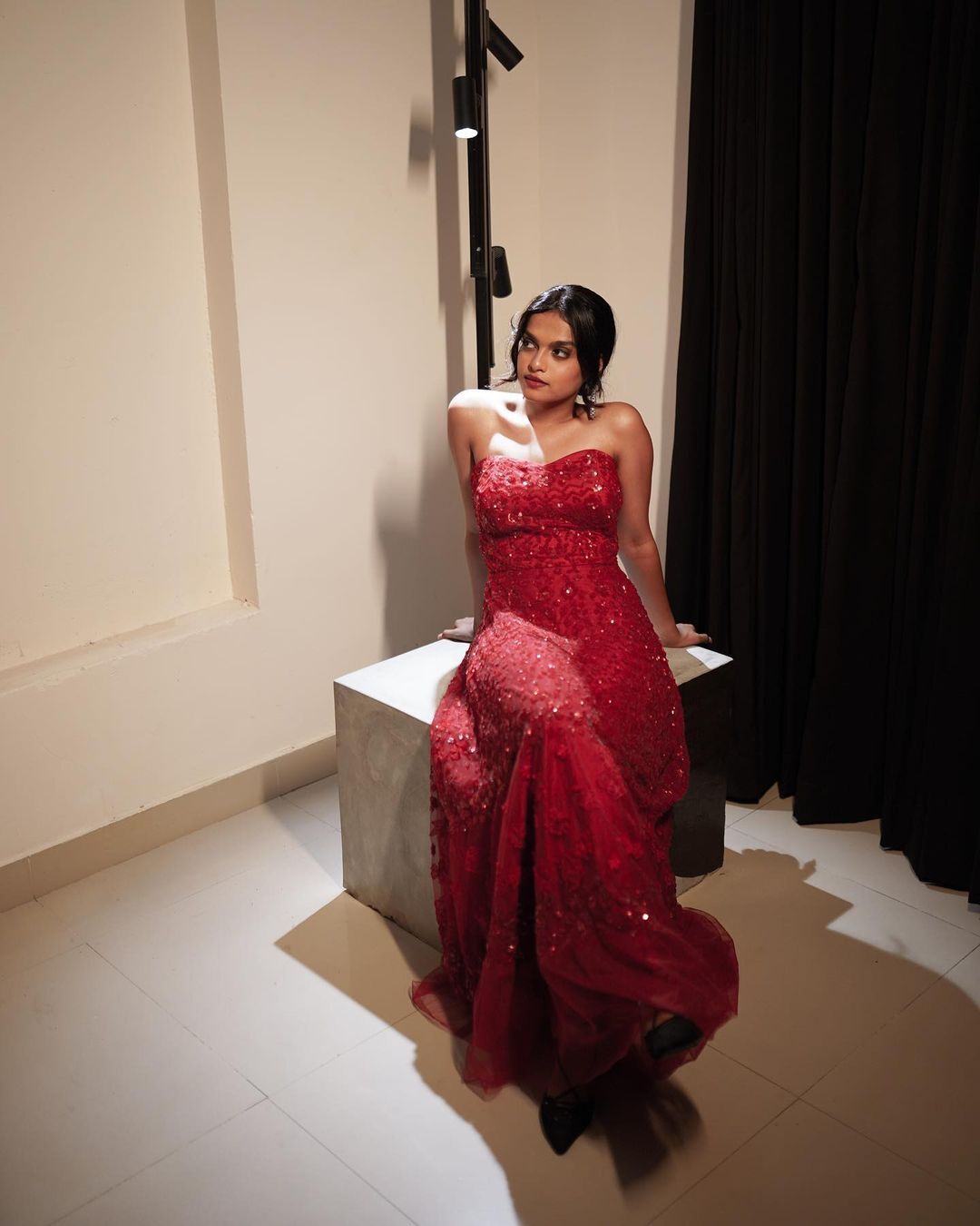 Actress Gopika Ramesh Stunning Look In Red Goes Viral | ഹോട്ട് ആന്‍ഡ് ...