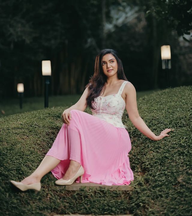 Actress Honey Rose latest photos goes viral | എല്ലാം ആ ചിരിയിലുണ്ടല്ലോ ...