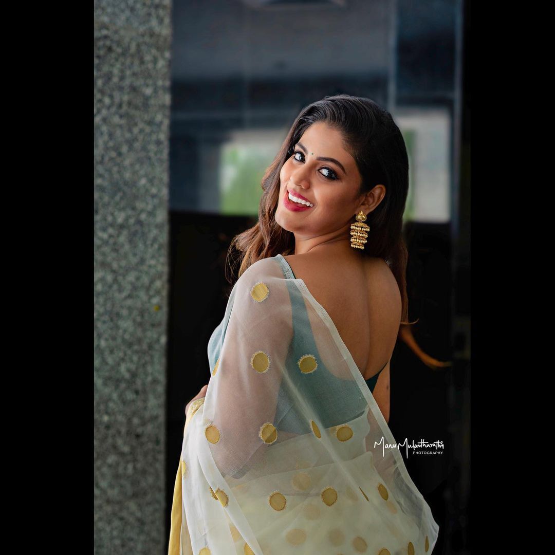 Actress Ineya latest pictures goes viral | ഇതൊക്കെ എങ്ങനെ ...