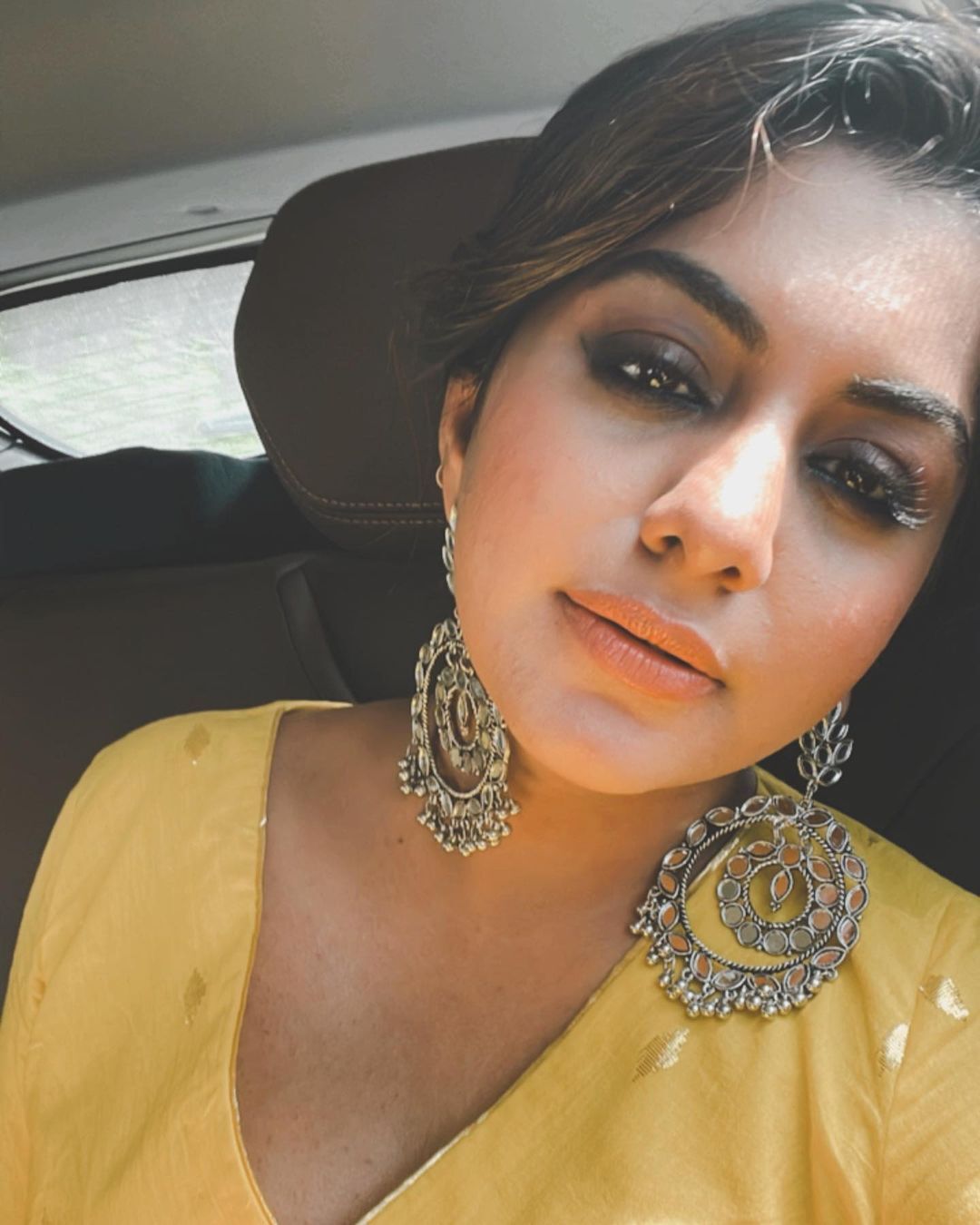 Actress Meera Nandhan latest still photos goes viral on social media ...
