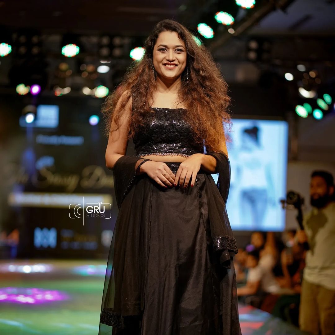 Actress Parvathy Krishna Looking Gorgeous In Black | ലുക്ക് മാറ്റി ...
