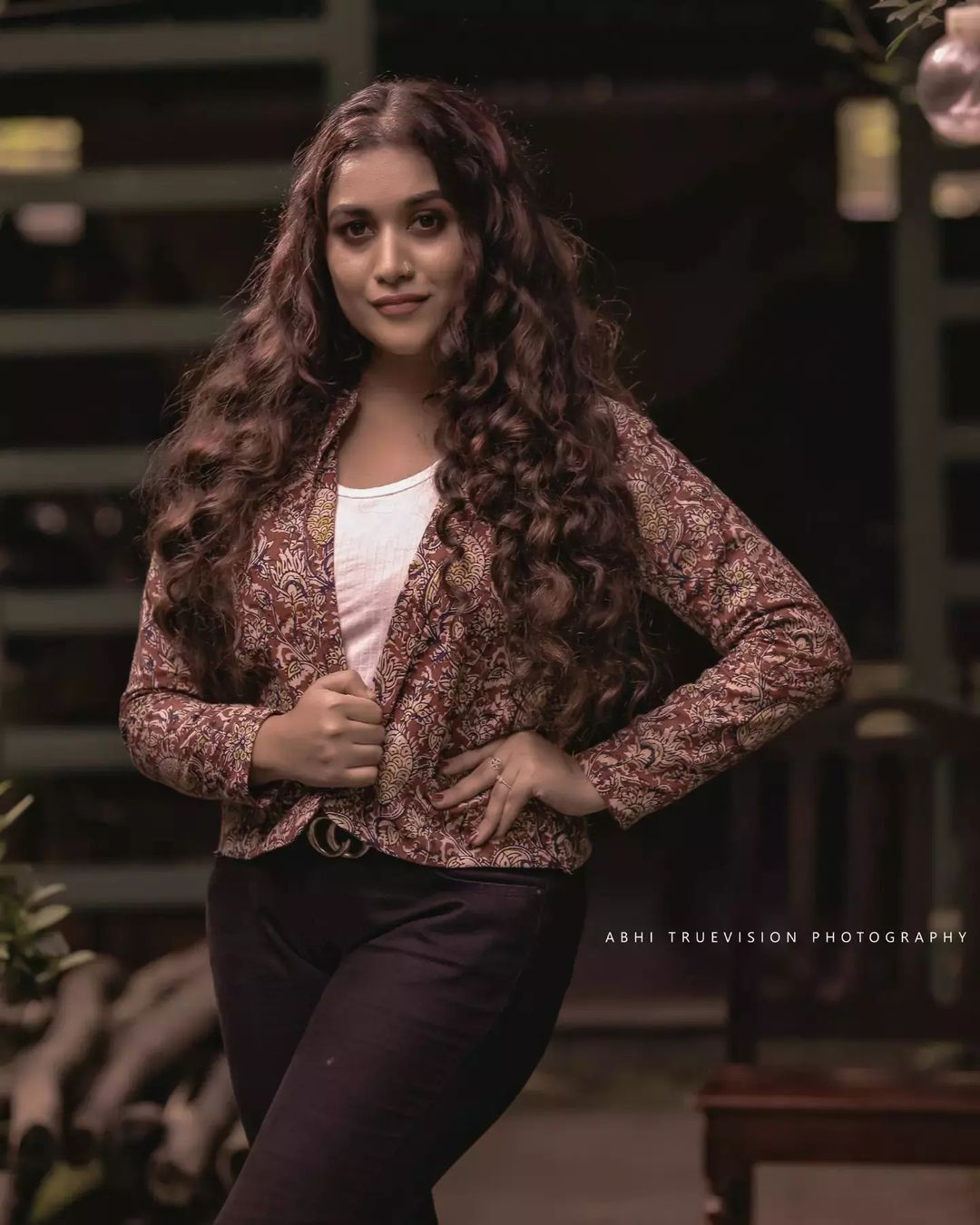 Actress Parvathy Krishna New Glamour And Stylish Stills Goes Viral ...