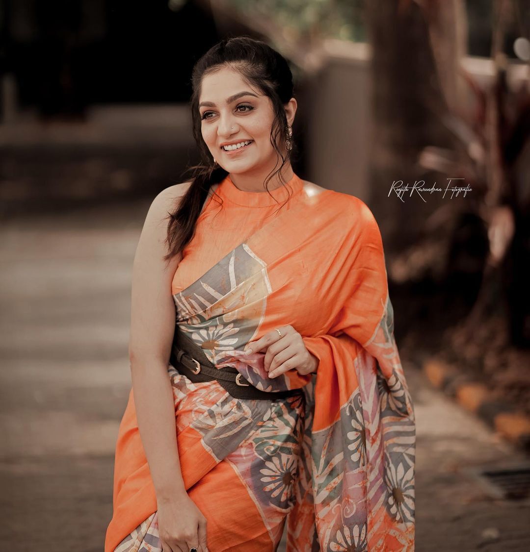 arya badai's new photos goes viral | 'സുന്ദരീ കണ്ണാലൊരു...' സാരിയില്‍ ആരാധകരുടെ മനസ് കവര്‍ന്ന് ...