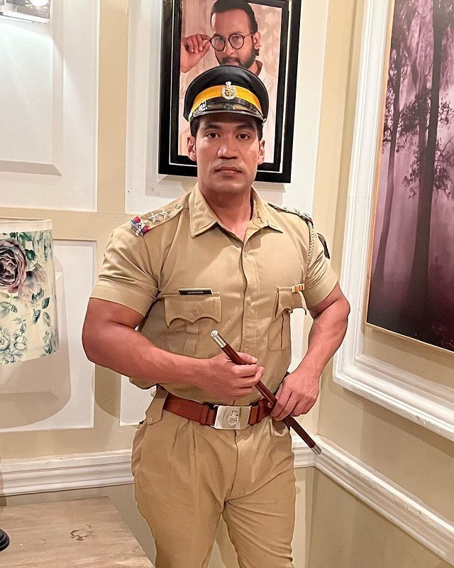 Photos: ಕಣ್ ಕುಕ್ಕುವ ಲುಕ್ಕಿನಲ್ಲಿ ಮಾಸ್ ಜೈಲರ್ ದೀಪಕ್ ಶರ್ಮಾ | Assistant ...