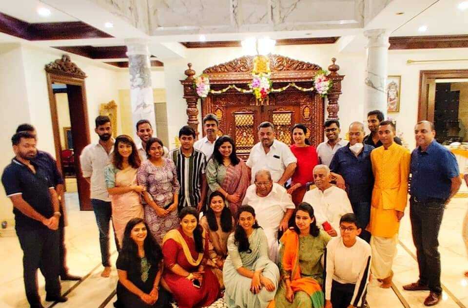 ಚಿತ್ರಗಳು; ಶಾಮನೂರು ಶಿವಶಂಕರಪ್ಪ ಮೊಮ್ಮಗಳ ಮದುವೆಯಲ್ಲಿ ಸಿಎಂ ಭಾಗಿ | CM ...