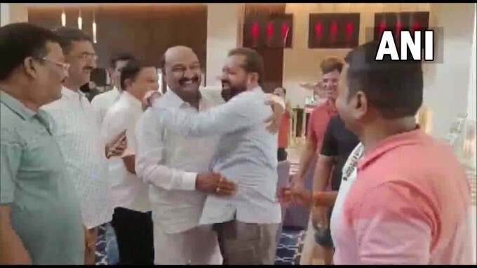 Maharashtra Shiv Sena MLA Dilip Lande Joins Other Rebel MLAs At ...