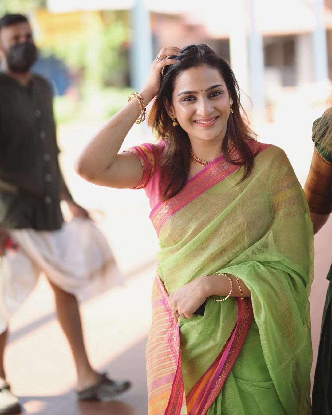 Mollywood Actress Aditi Ravi's Gorgeus Saree Look in Guruvayoor Temple ...