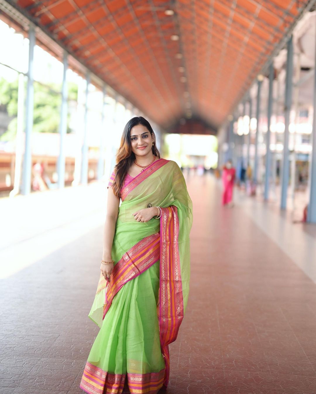 Mollywood Actress Aditi Ravi's Gorgeus Saree Look in Guruvayoor Temple ...