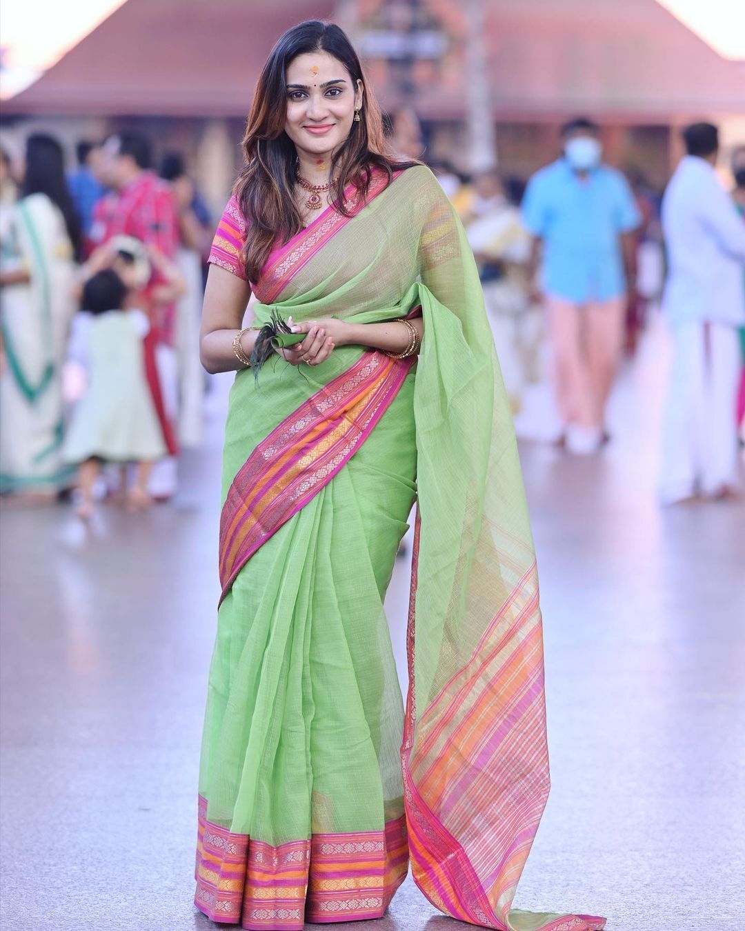 Mollywood Actress Aditi Ravi's Gorgeus Saree Look in Guruvayoor Temple ...