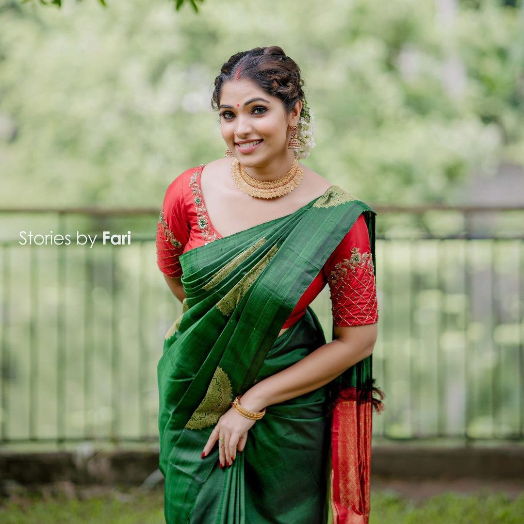 Mollywood Actress Muktha Looks Stunning in Churidar, Pics | സ്റ്റൈല ...