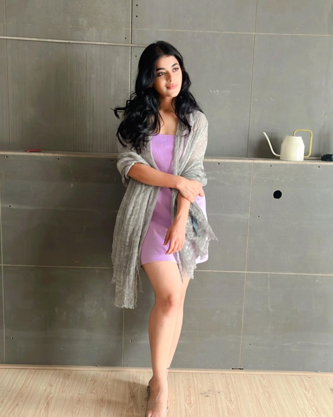 PHOTOS : வாவ்.. நீர்வீழ்ச்சியில் குதித்து விளையாடும் யாமினி பாஸ்கர் ...