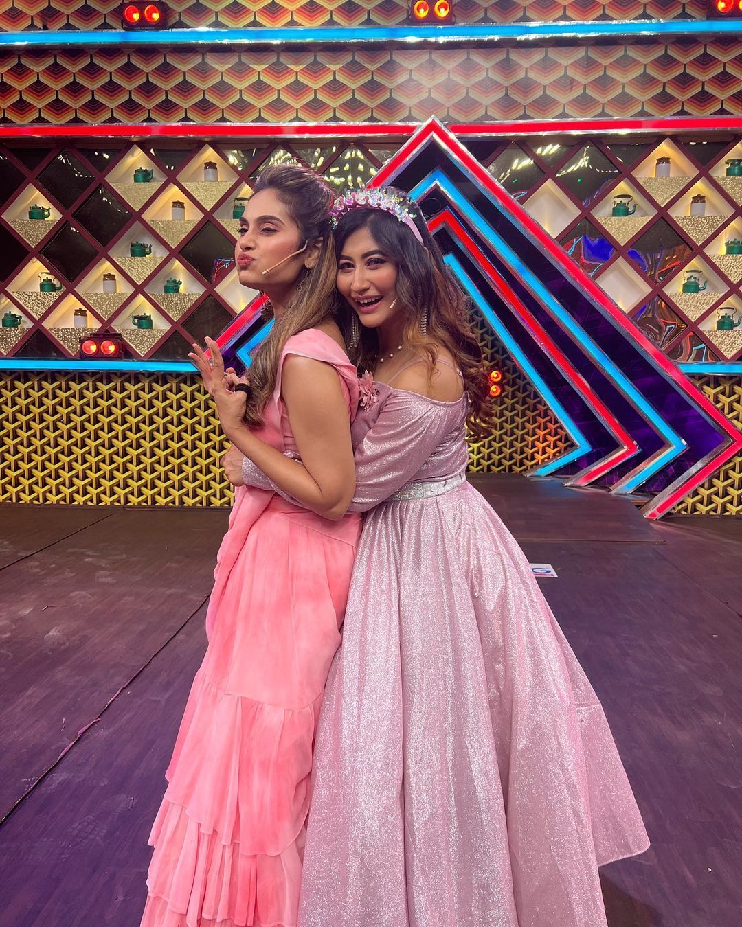 PHOTOS : குக் வித் கோமாளி செட்டில் அட்ராசிட்டி செய்யும் சுனிதா ...