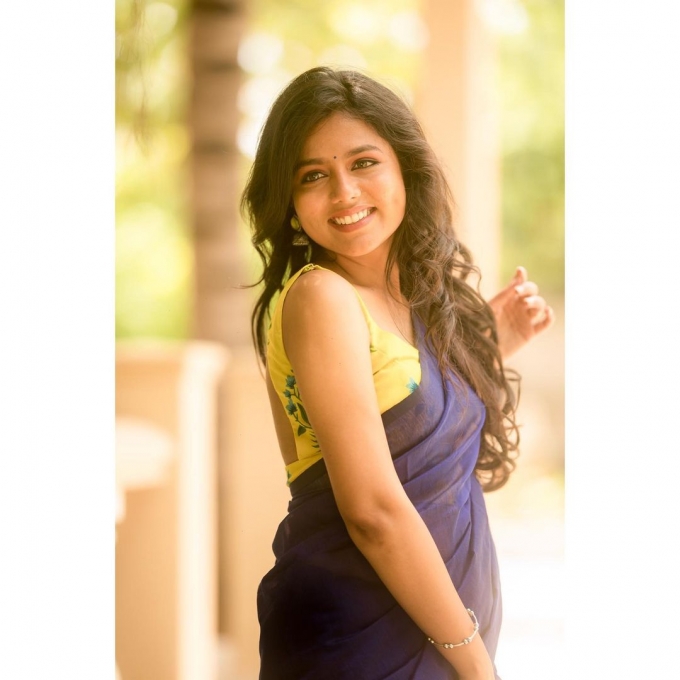 PHOTOS : வாவ்..புடவையில் ஆளை மயக்கும் வீஜே தாரா..வசிகரிக்கும் கலக்கல் ...