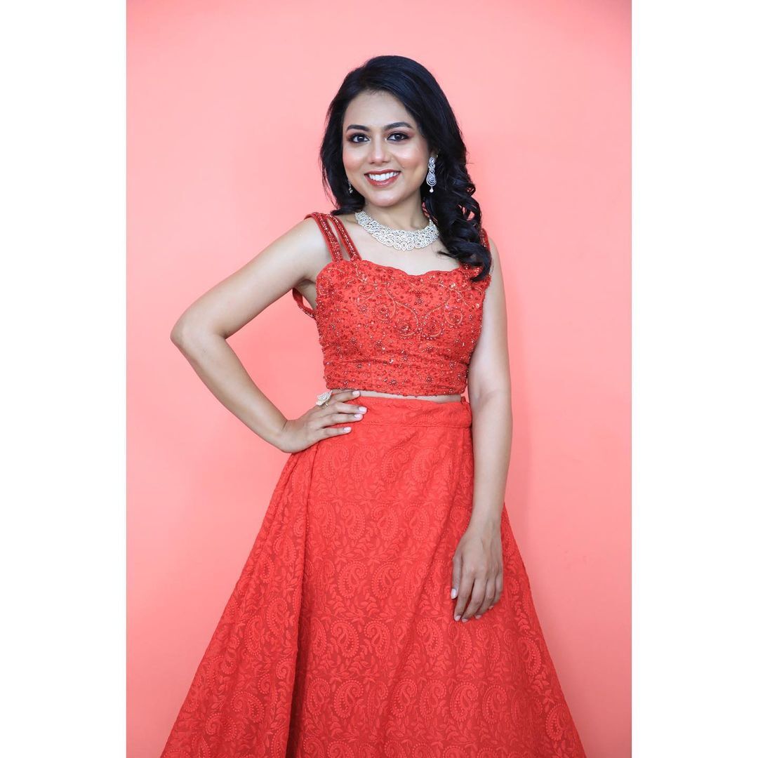 PHOTOS : வாவ்..புடவையில் ஆளை மயக்கும் வீஜே தாரா..வசிகரிக்கும் கலக்கல் ...