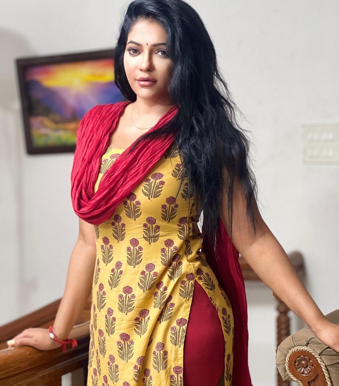 PHOTOS : சைடு போஸில் ஏங்கவைக்கும் அழகு! சீரியல் நடிகை ரேஷ்மாவின் ...