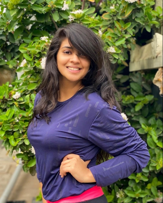 PHOTOS : ப்பா.. க்யூட்டான சிரிப்பில் மனதை கவரும் சீரியல் நடிகை ப்ரீத்தி ...