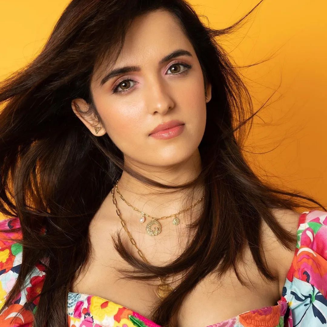 PHOTOS : ப்பா.. ஓர பார்வையில் ரசிகர்களை ஓரங்கட்டும் ஷெர்லி செட்டியா ...