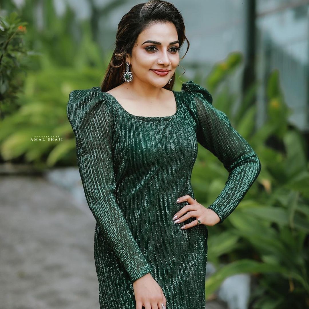 singer rimi tomy's latest cute looking photos goes trending on social ...