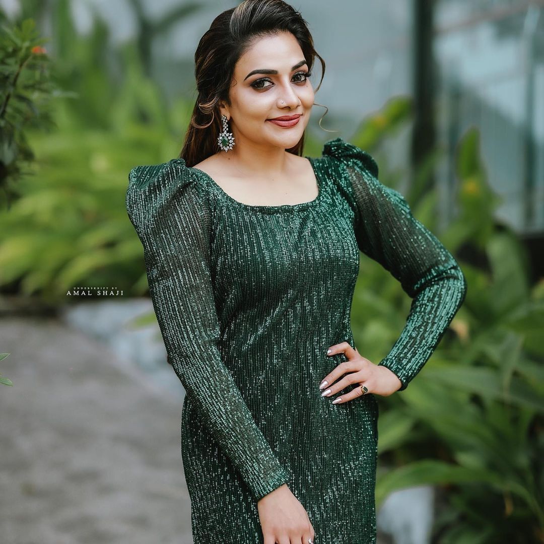 singer rimi tomy's latest cute looking photos goes trending on social ...