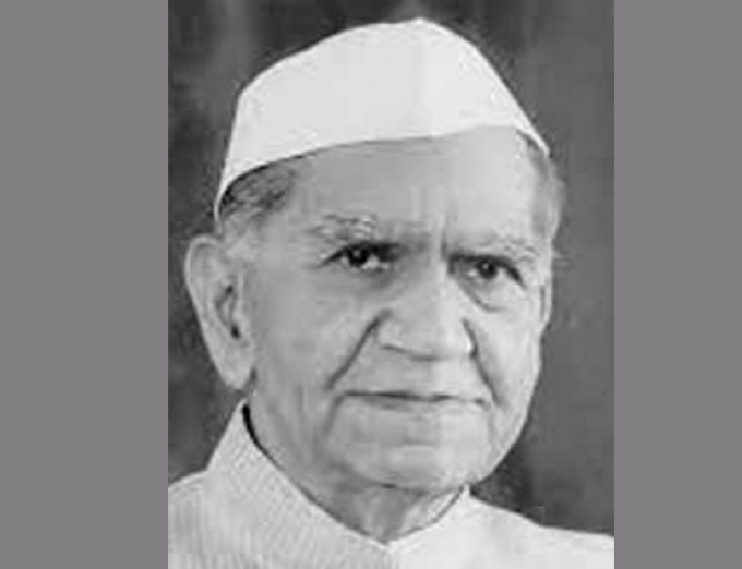 ১৯৫০ সাল থেকে বর্তমান সময় পর্যন্ত কারা কারা দেশের রাষ্ট্রপতি পদের ...