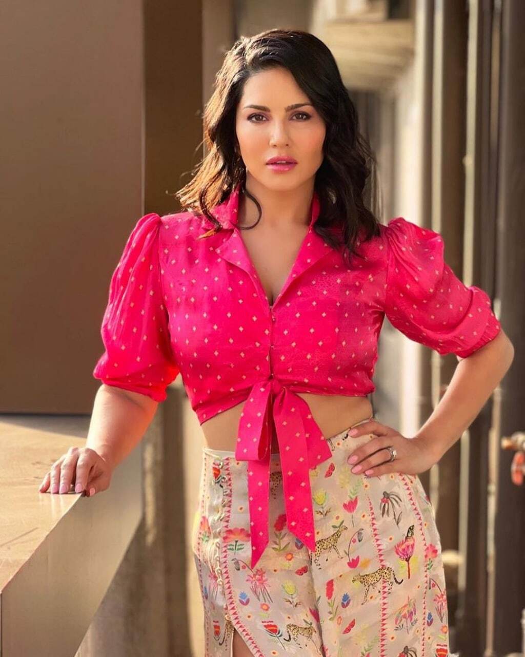 ‌৪০ পার করেও লাস্যময়ী সানি লিওনি, তাঁর আবেদনময়ী ভঙ্গিমা আজও ভক্তদের ...