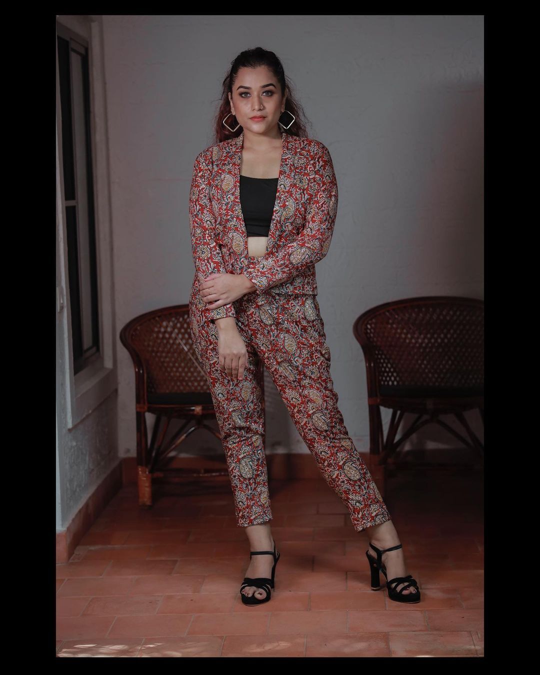 Actress Parvathy R Krishna New Stylish And Bold Look Viral ...