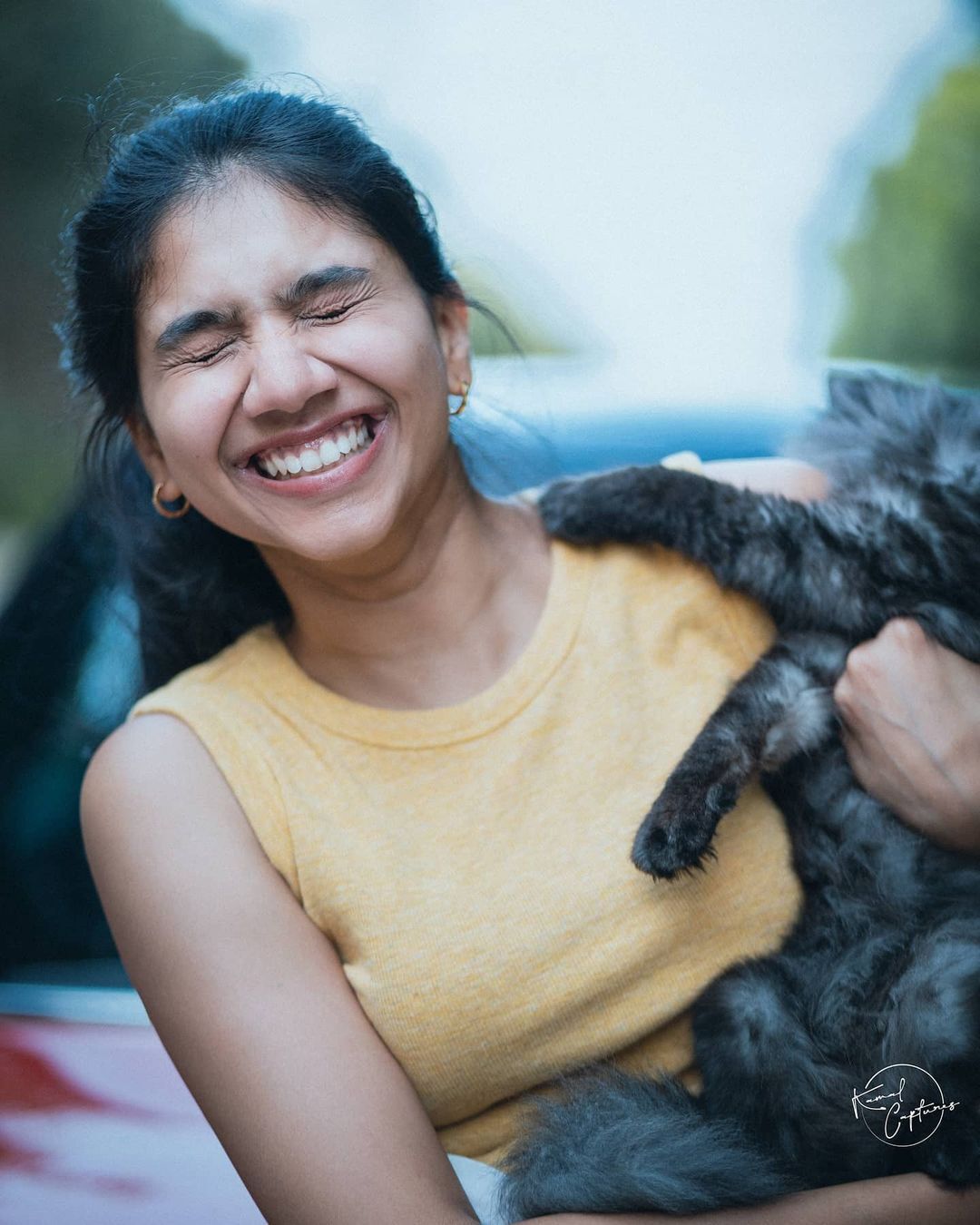 PHOTOS : ப்பா..காரில் ஸ்டைலாக போஸ் கொடுக்கும் பூஜா கண்ணன் ...