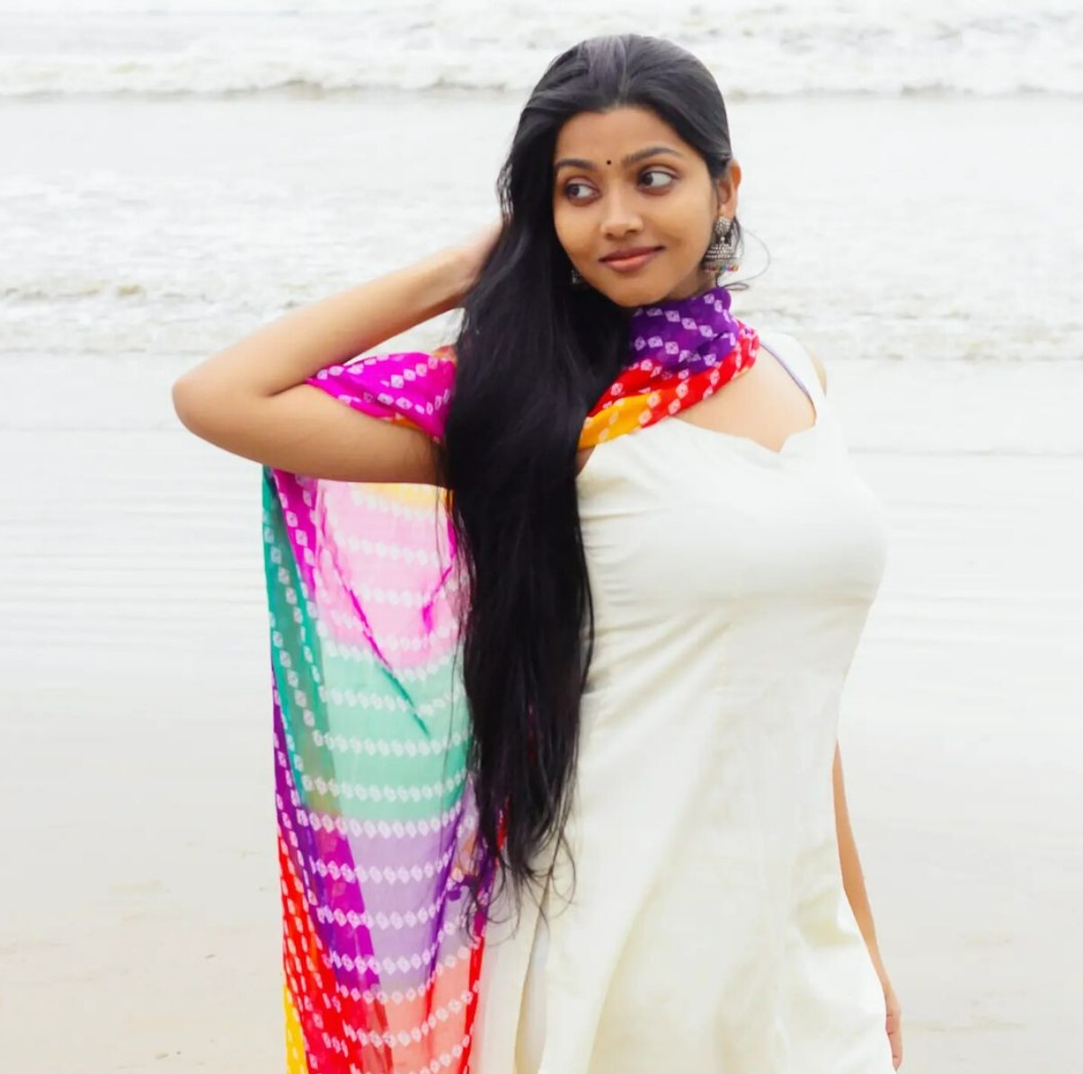 PHOTOS : வெள்ளை சுடிதாரில் தனன்யா..! ஆளை மயக்கும் லுக்.. லேட்டஸ்ட் ...