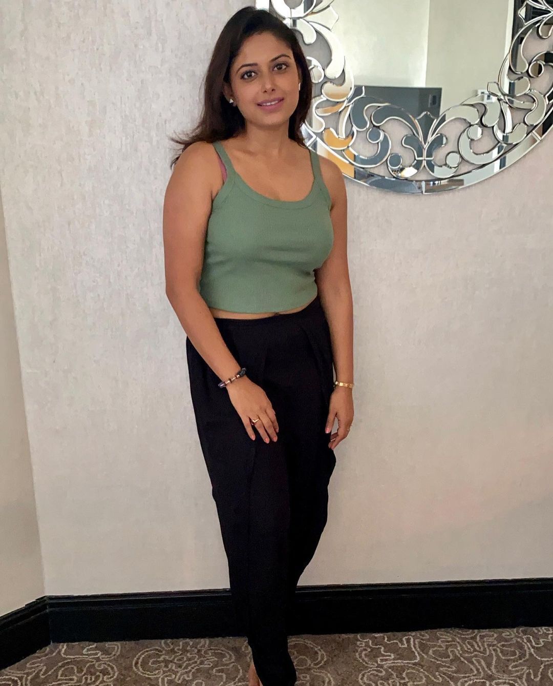 PHOTOS : சாலையில் ஒரு நச் போட்டோஷூட்.. சினேகா பாலின் லேட்டஸ்ட் கலக்கல் ...