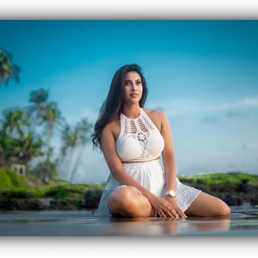 PHOTOS : புடவைய இப்படித்தான் கட்டுவீங்களா.. நடிகை ஆஷா வெங்கடேஷின் அசத்தலான சூப்பர் பிக்ஸ் இதோ ...