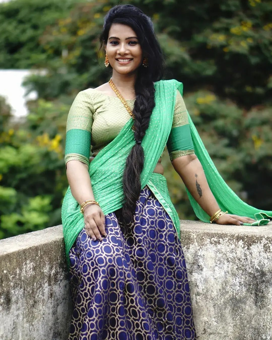 PHOTOS : வொயிட் டாப்பில் ஆளை மயக்கும் திவ்யா துரைசாமி..சுண்டியிழுக்கும் ...