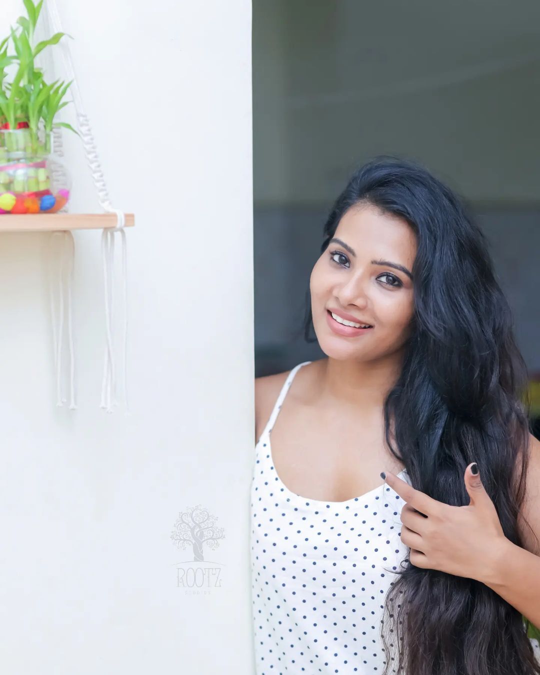 PHOTOS : வொயிட் டாப்பில் ஆளை மயக்கும் திவ்யா துரைசாமி..சுண்டியிழுக்கும் ...