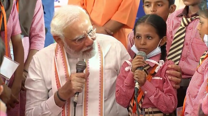 PM Modi Interaction With Children In Varanasi Photos: HD Images ...