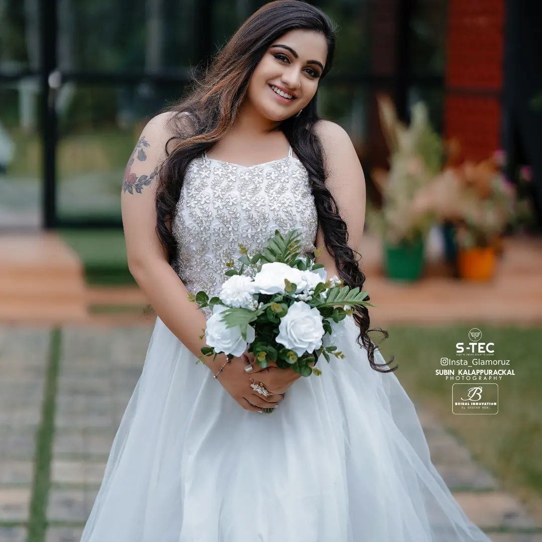 Serial Actress Manve Surendran Looking Gorgeous In White Gown | എന്താ ...